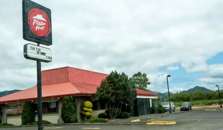 Red Roofs Menghantui Penjualan Pizza Hut 10357_2