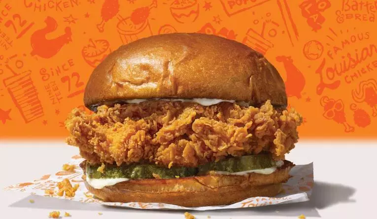 Kuva Popeyes' Chicken Sandwichistä.