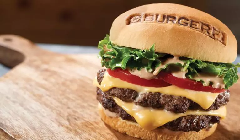 Tagad publiskais uzņēmums BurgerFi zvana Nasdaq atklāšanas zvanu