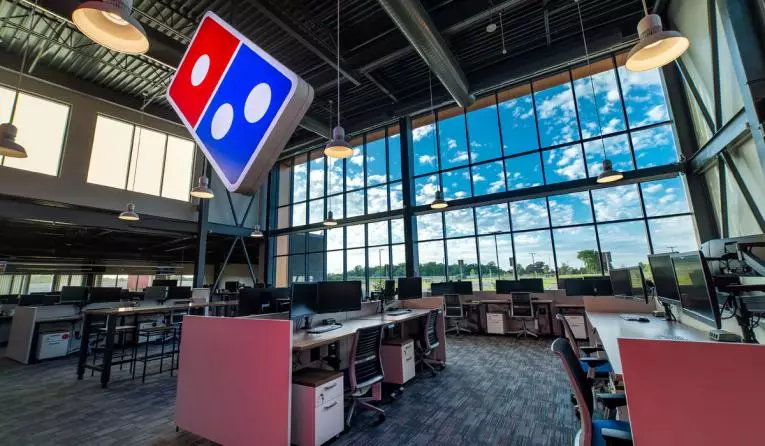 Domino's combate a escassez de entregadores com robôs 13327_6