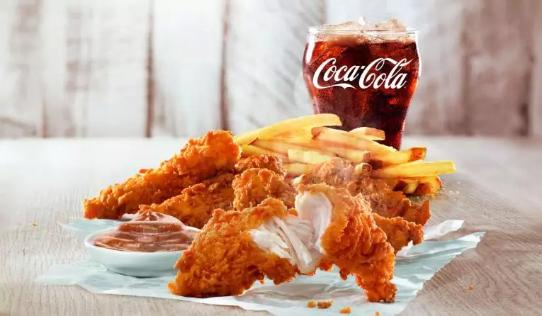 Chicken Tenders und eine Coca-Cola.