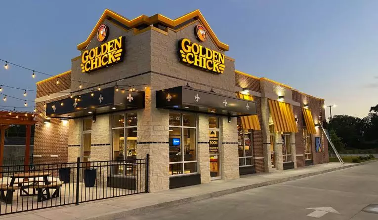 Golden Chick ພາຍນອກຂອງຮ້ານອາຫານ.