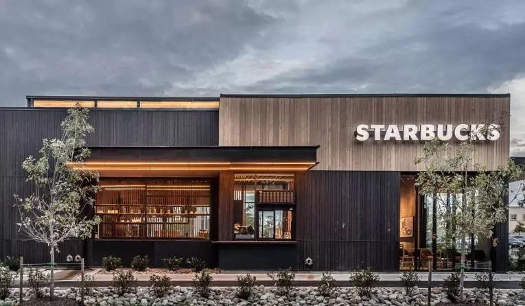 „Starbucks“ milijardo dolerių planas pasivyti po COVID