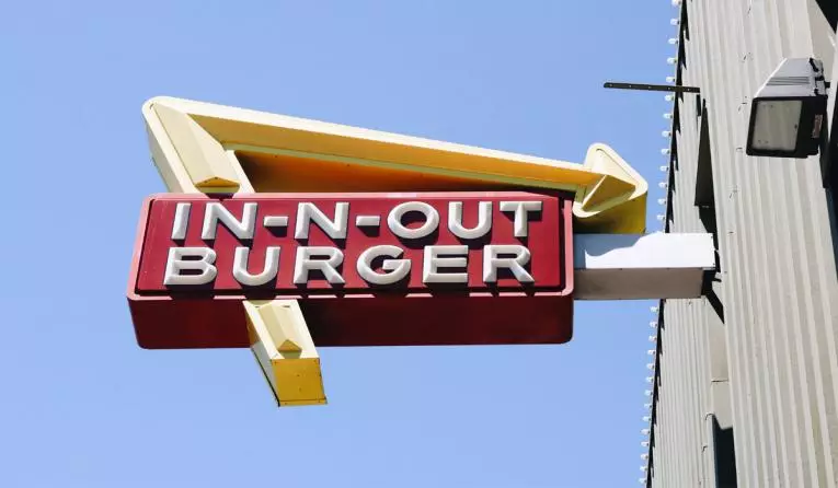 Segno di hamburger in-N-Out.
