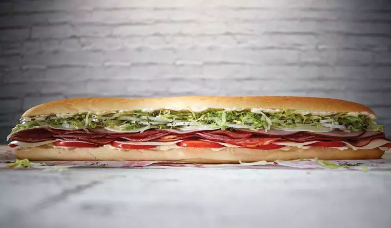 Sandwich ea Jimmy John's 16-inch.
