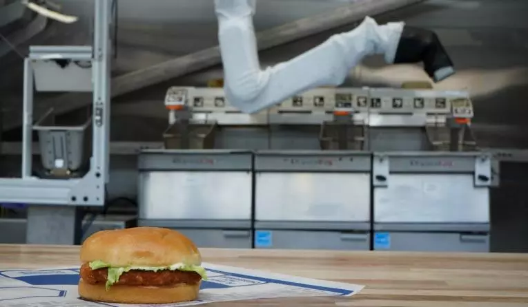 Jack in the Box samarbeider med Miso Robotics for å implementere Flippy 2.