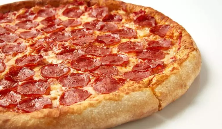 En Sbarro pepperoni pizza.