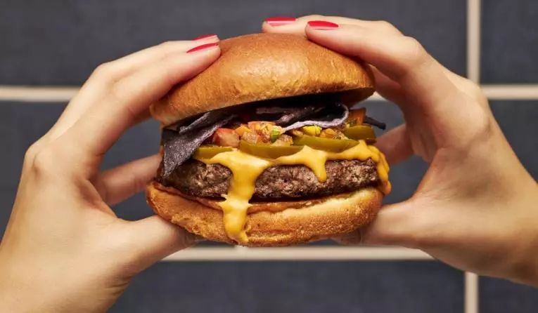 Bobby Flay's Burger Concept එක Franchising Segment කඩාකප්පල් කරන බව පෙනේ 1826_4