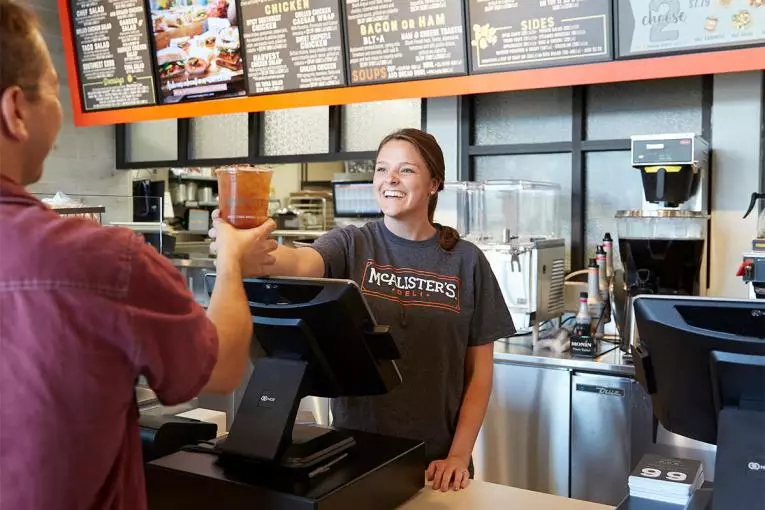 Zale leialek eta eragiketa sinpleek McAlister's Deli-a frankiziadunentzako aukera sendoa bihurtzen dute