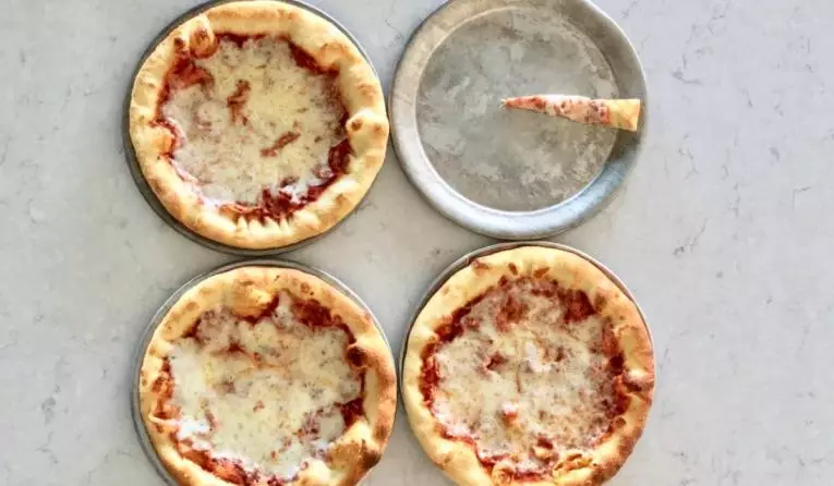 Mici ručně vyráběná italština nabízí pizzu zdarma na Pi Day