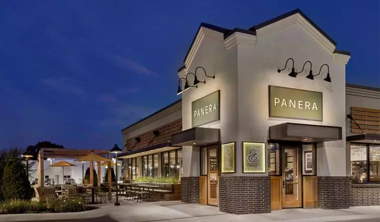 Panera Bread 建筑物的外部。