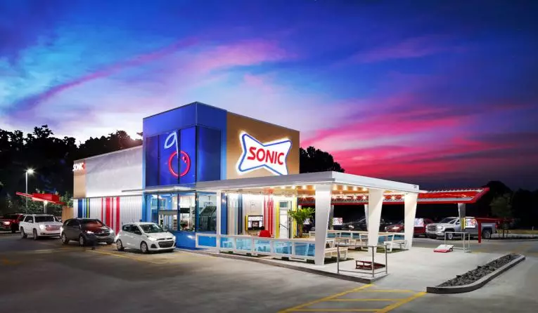 Sonic Drive-Sa labas ng restaurant.