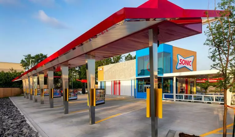 สัมผัสการออกแบบร้านอาหารใหม่ของ Sonic Drive-In 3248_4