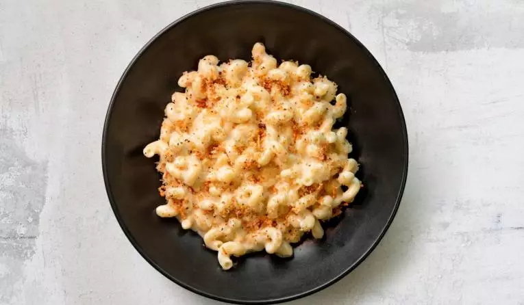 Piada Itala Strata Manĝaĵo Mac & Cheese.