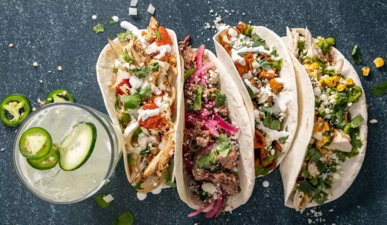 Chicken Cowboy nwere ụfọdụ tacos okike ọhụrụ.