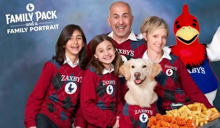 Zaxby's bietet "ungeschickte" Familienfotos für Kunden in Knoxville, Tennessee