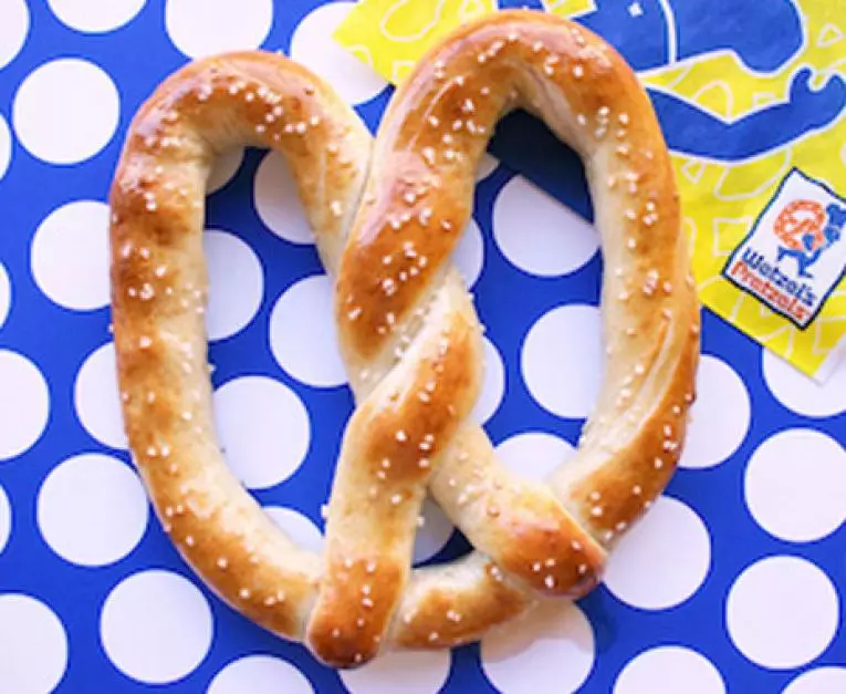 Wetzel's Pretzels-ek Kim Freer ukitu du marketin-buru gisa 4679_1