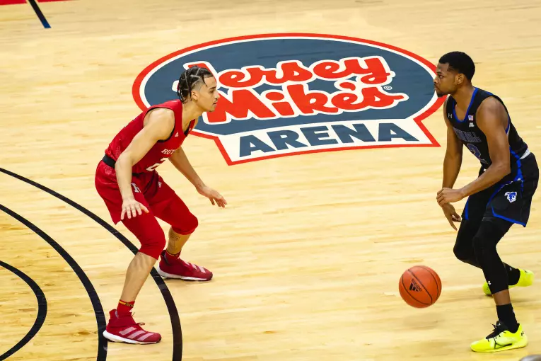 Basketball court ng Subs ni Jersey Mike.