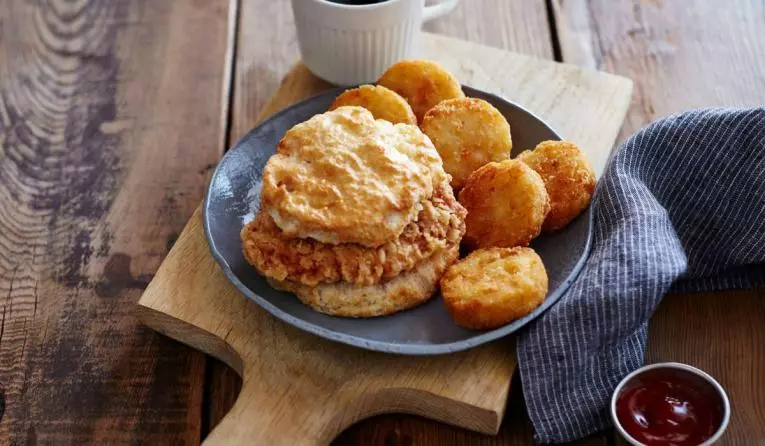 Bojangles biskuit jeung hashbrowns