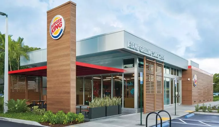 Extérieur d'un restaurant Burger King.