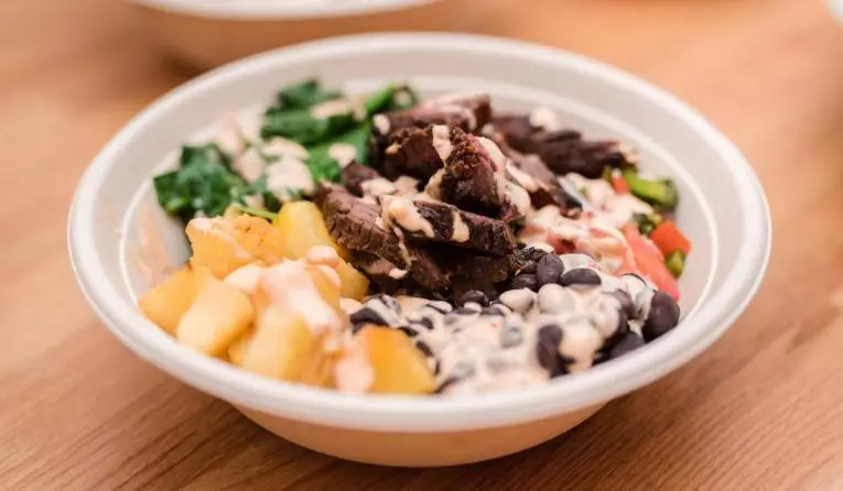 Mexi Steak Bowl sa Organic Krush Eatery.