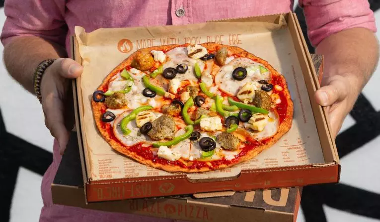 Blaze Pizza Këscht.