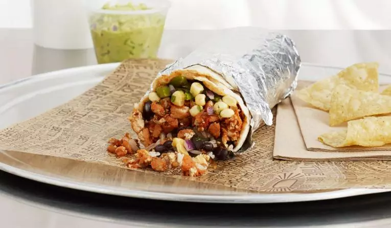 Chipotle burrito په تالی کې.