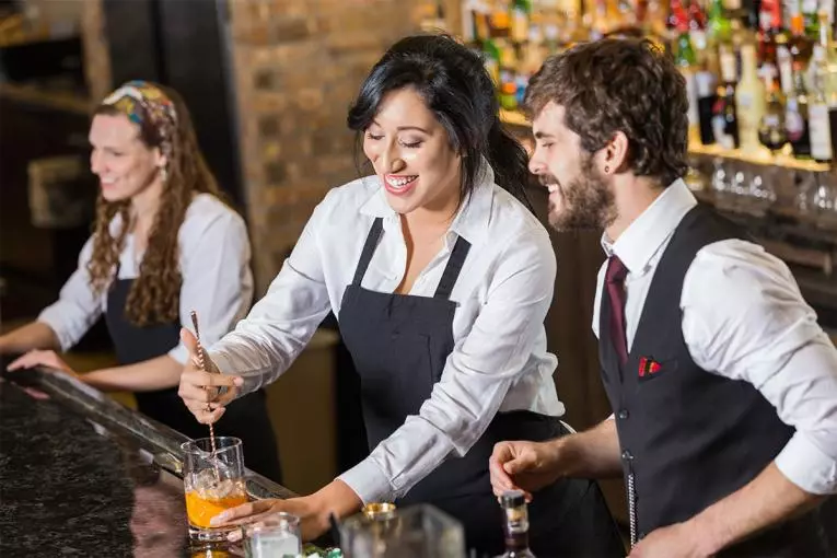 開発に焦点を当てることは、レストランが従業員の離職率を減らすのに役立ちます。