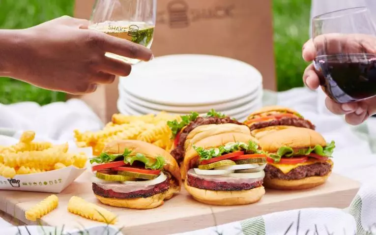 Фурӯш дар Shake Shack то 90 фоиз коҳиш ёфт 5737_2