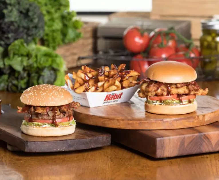 The Habit Burger Grill представляет меню со вкусом бурбона