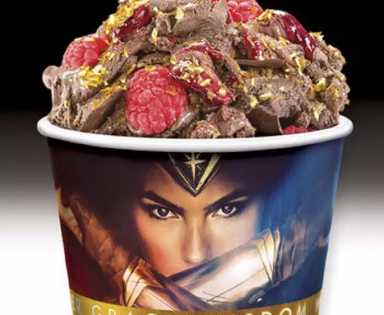 Cold Stone သည် Wonder Woman ရေခဲမုန့် အရသာကို ထုတ်ပေးသည်။ 5867_1