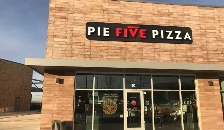 Pie Five Pizza-ийн гаднах байдал