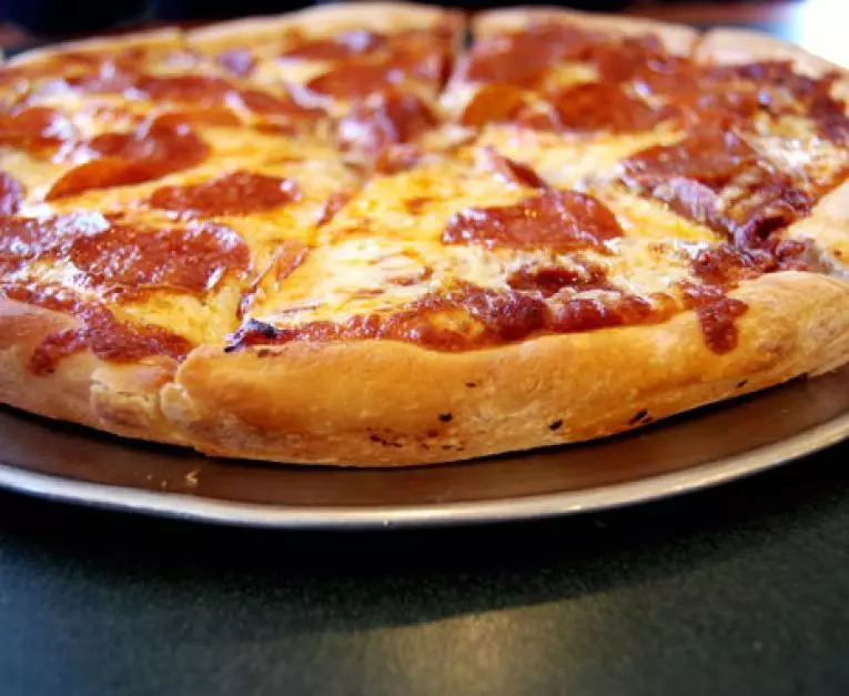 Pizza de mesa redonda de 440 unidades vendida a Global Franchise Group 6681_1