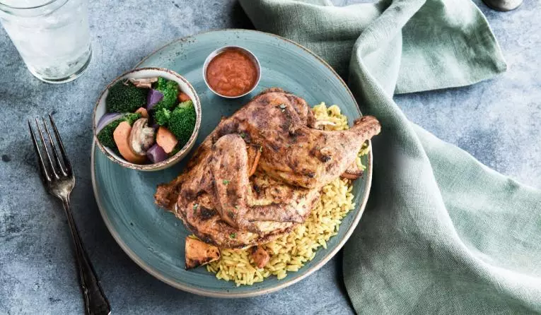 Piatto di pollo agli agrumi marocchino a Zoes Kitchen.