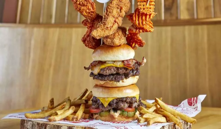 Epic Burger ուտելու մարտահրավեր.