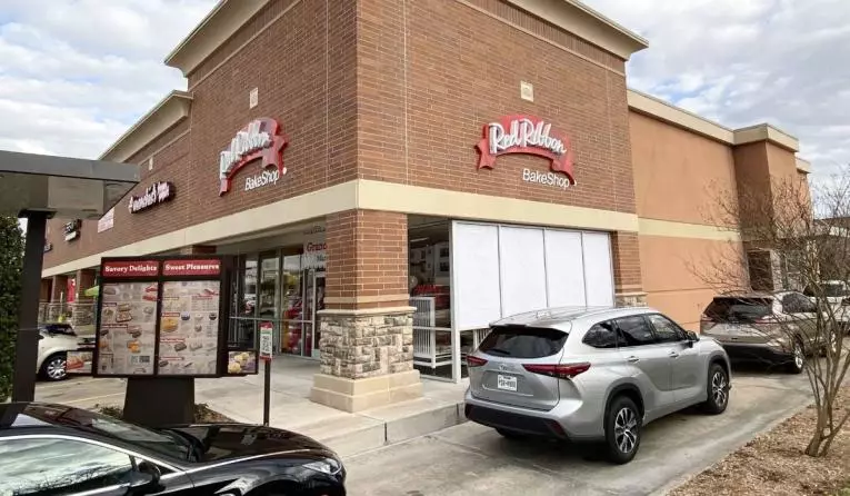 Red Ribbon Bakeshop drive-thru.