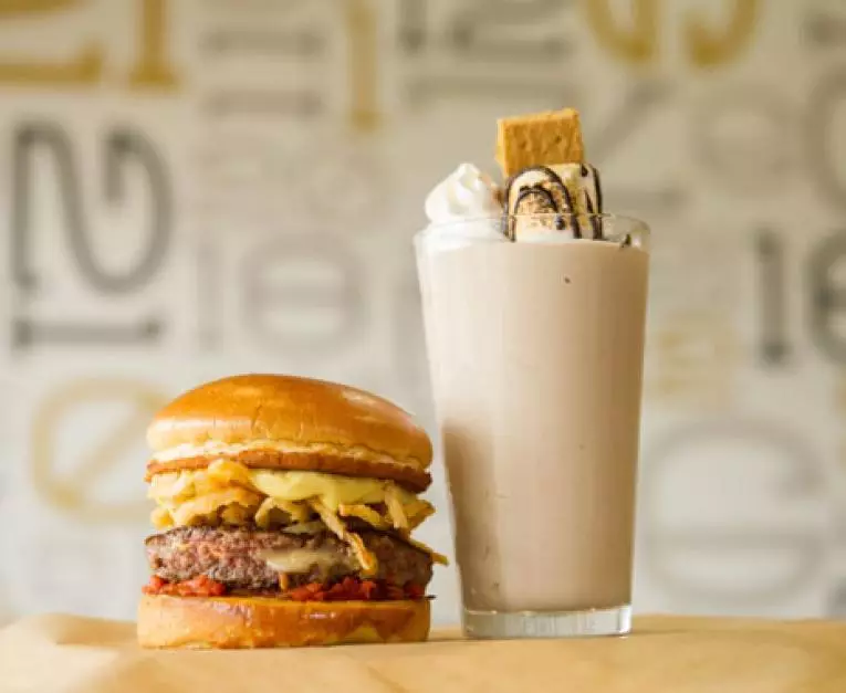 Burger 21 дадае Southern Lucy Burger, S'mores Shake