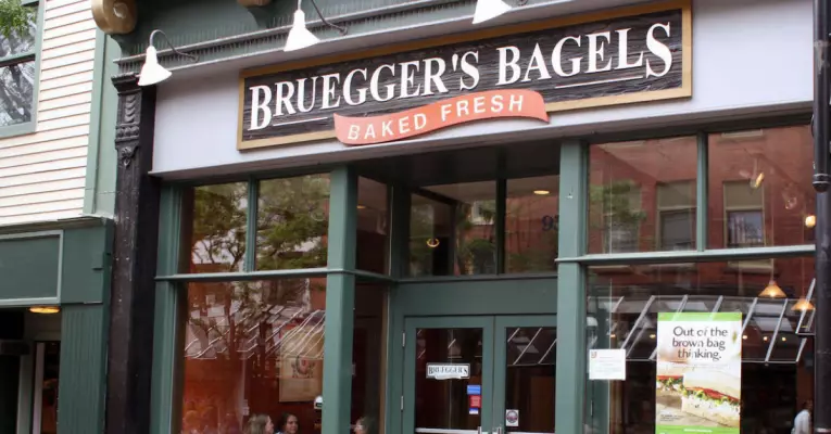 Bruegger's Bagels објавува договор за даночно време 8025_1