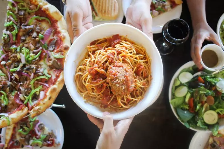Denver-restoracia ĉeno Mici al franĉizomarko kun altkvalita itala manĝaĵo.