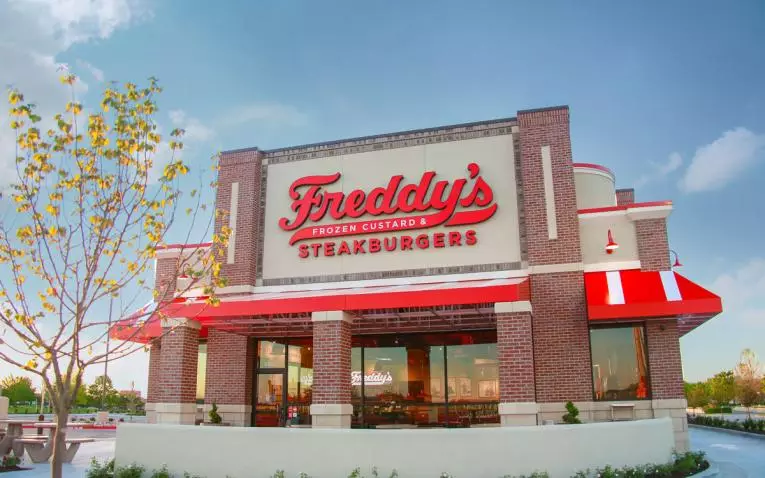 Pinapanatili ng Freddy's ang Franchise Momentum sa 2022 830_1