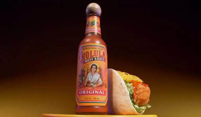 Del Taco och Cholula Hot Sauce.